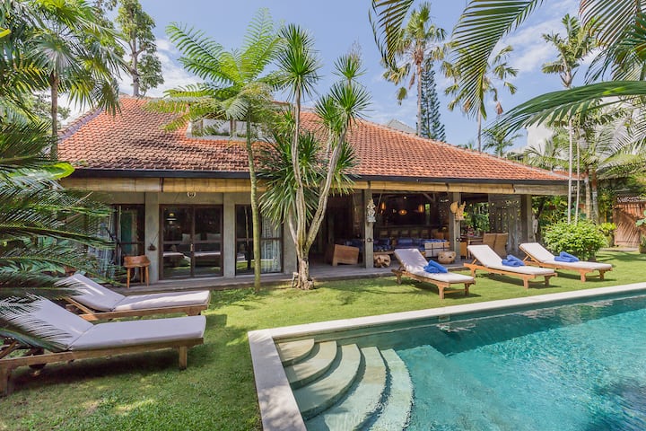 4 Bedrooms Villa 800m Beach - Kuta