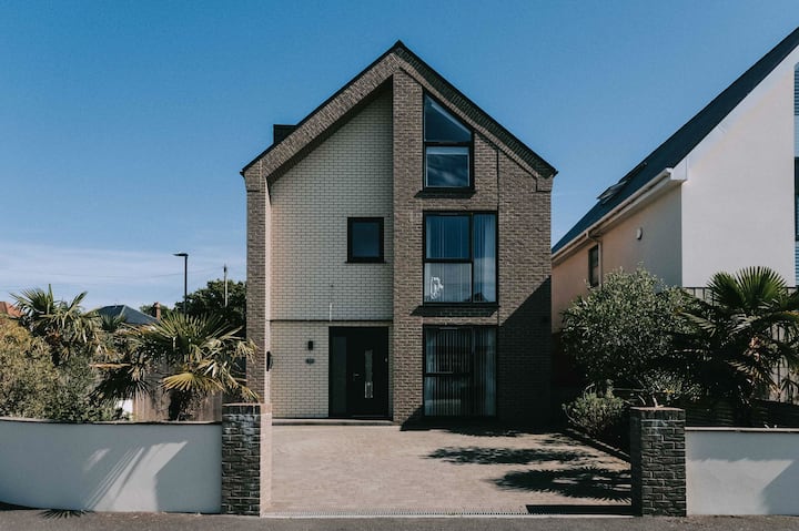 Luxury Home With Harbour Views In Poole - 