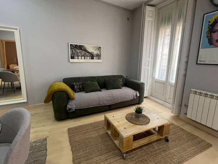 Modern And Spacious Flat In The Heart Of Malasaña - Madrid