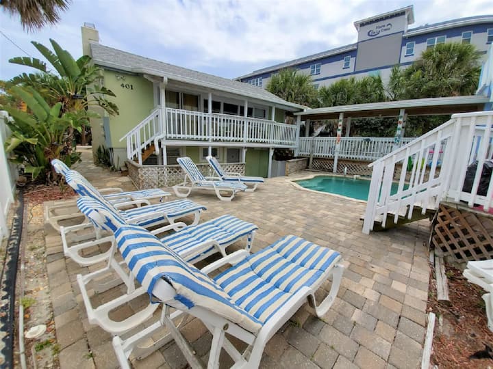 1\/2 Acre Oceanfront Property-pool, Private Beach Access, 8br, 17 Beds, Sleeps 24 - Cocoa Beach, FL