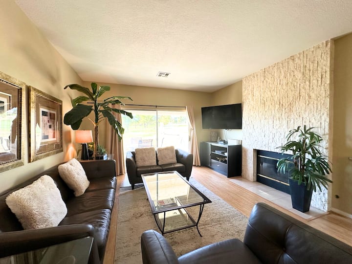 2 Bd 2 Ba Modern Villa On The Golf Course - Palm Desert, CA