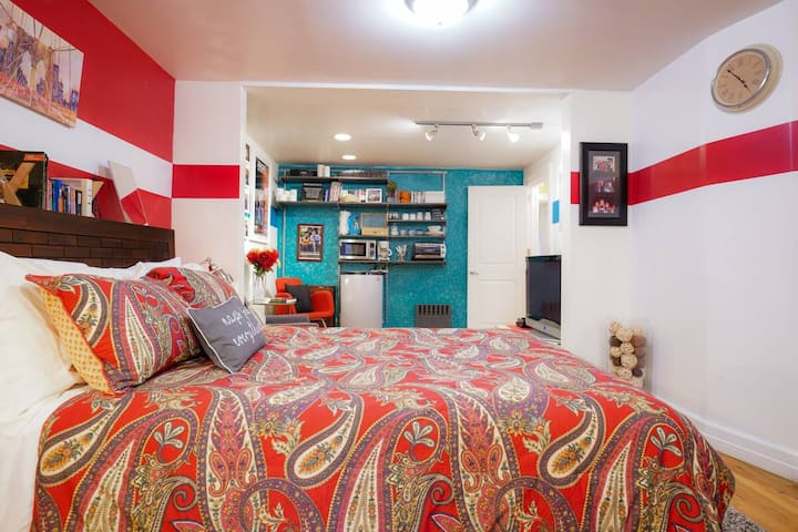 No Full Kitch | Walk+transit Score 97, 8min Yankee - Astoria - Queens NY