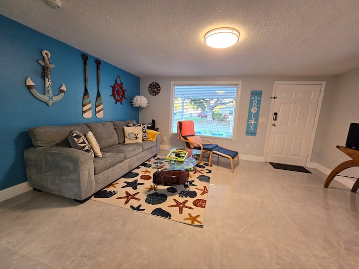 Home 2 U By Odessa & Eric (90 Day Minimum) - Dunedin, FL