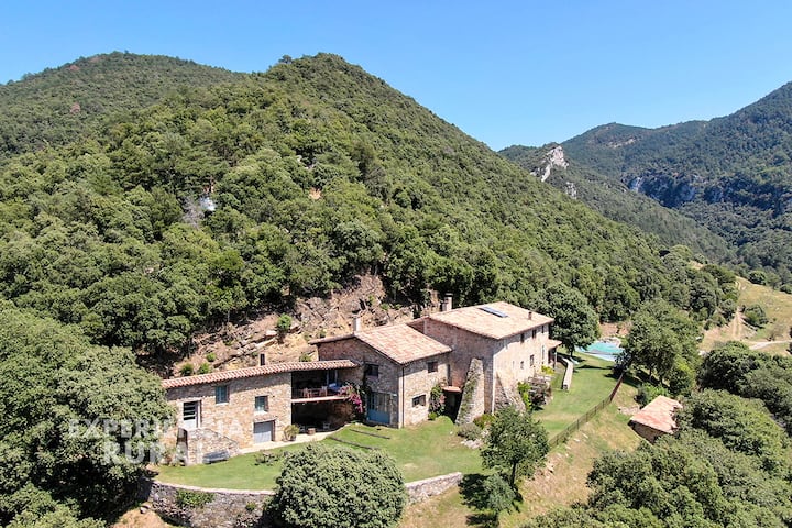 Gran Masía Aislada Con Piscina Y Vistas De Ensueño - Besalú