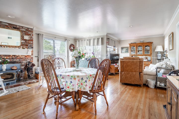 Becky’s Bungalow, Queen Bed, Private Bath. - Salinas, CA