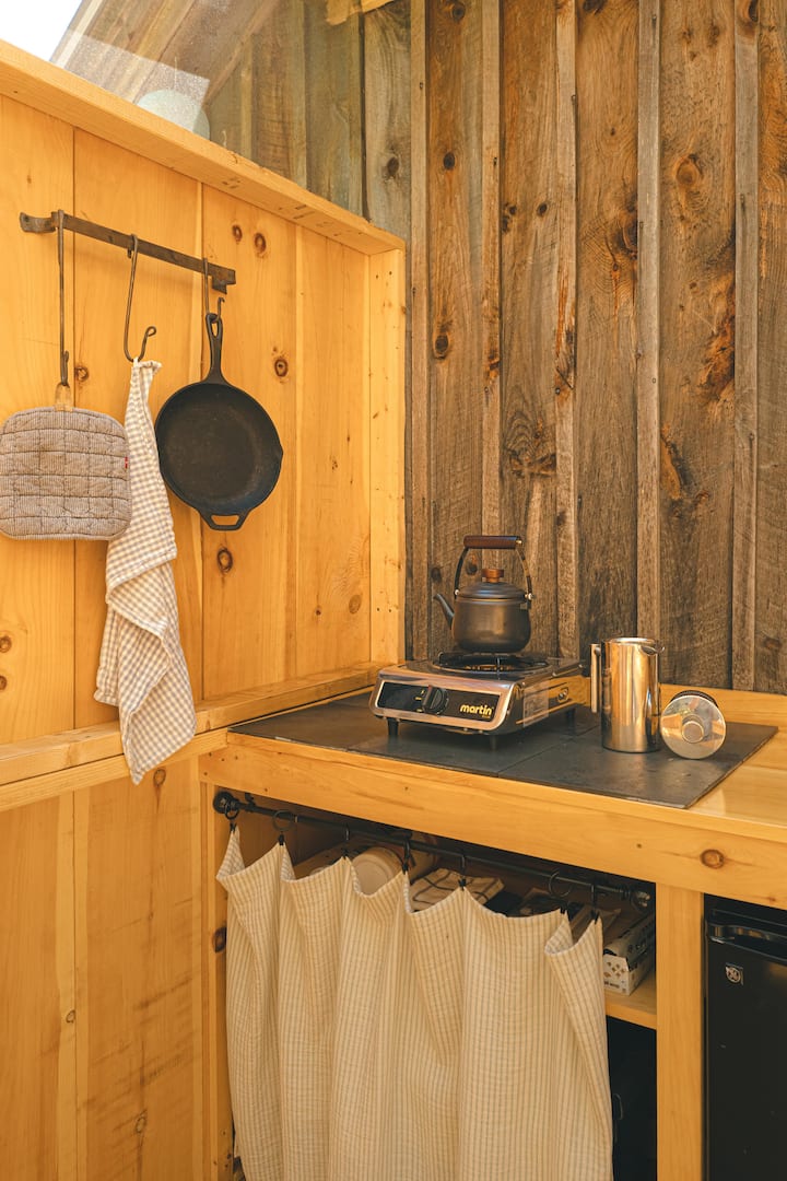 Glamping Cabin With Hot Tub On Flower Farm - Vermont