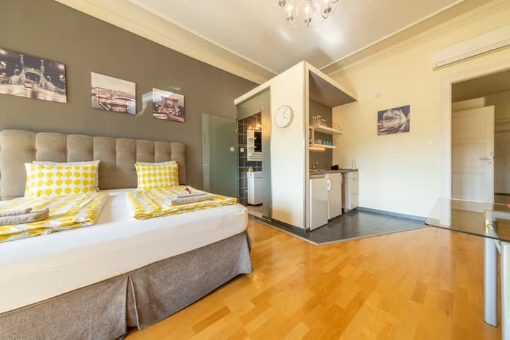 Eliza Romantic Studio  In The Center - Budapest