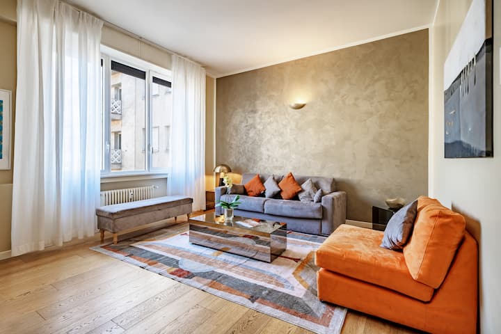 Magnificent Penthouse Duomo -3 Bedrooms - 8 Guests - Milan