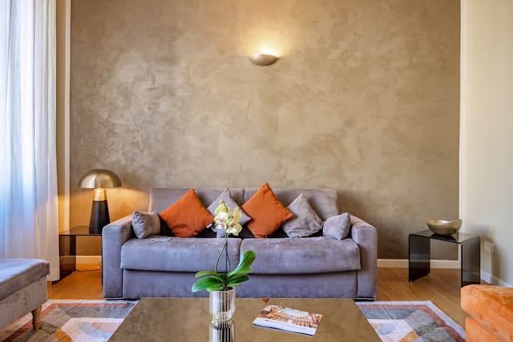 Magnificent Penthouse Duomo -3 Bedrooms - 8 Guests - Milan