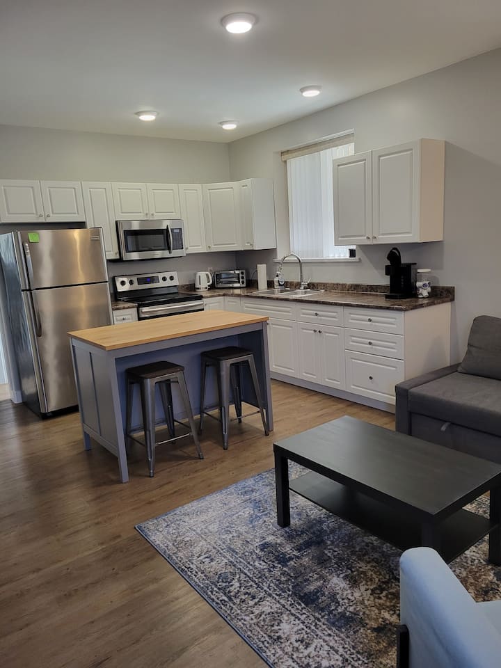 New, Private, 2 Bdrm Basement Suite(selkirk Suite) - Powell River
