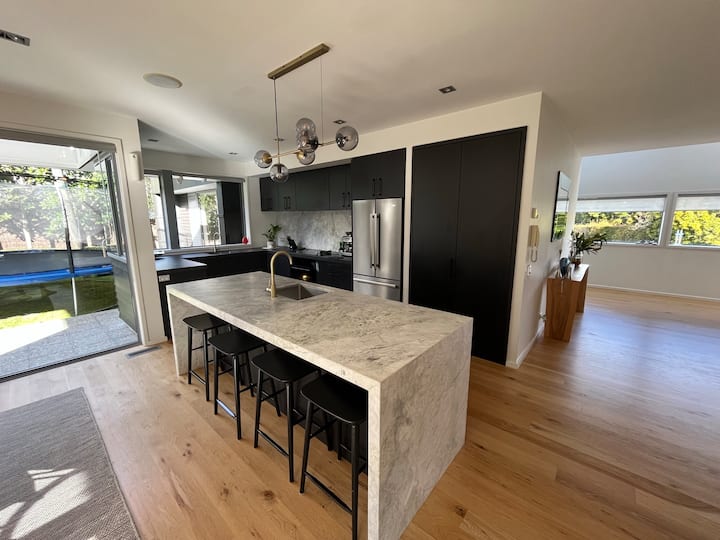 'Stunning Retreat' Just Minutes From The Beach - Auckland