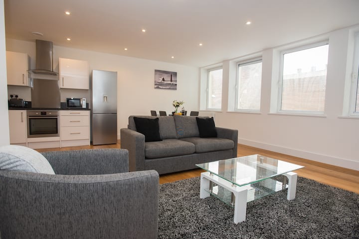 Sussex House - Two Bedroom Apartment - Reading