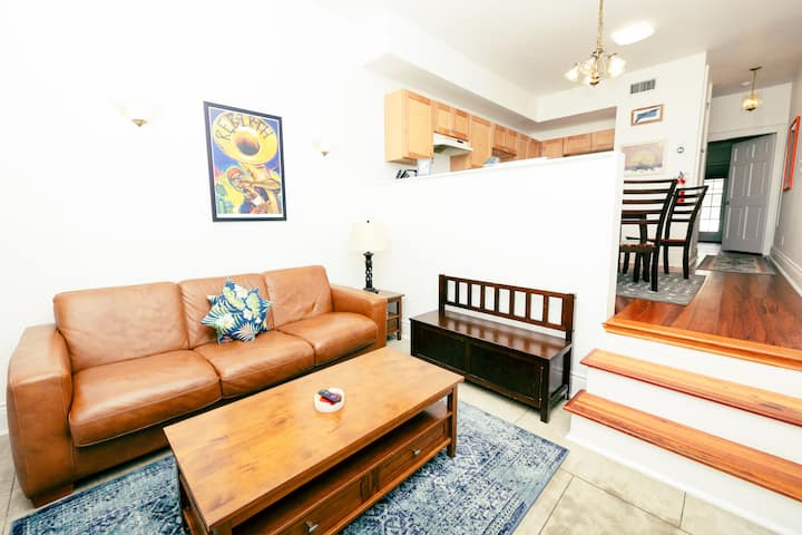 Pelican Point - Lovely Apartment / Backyard - New Orleans, LA