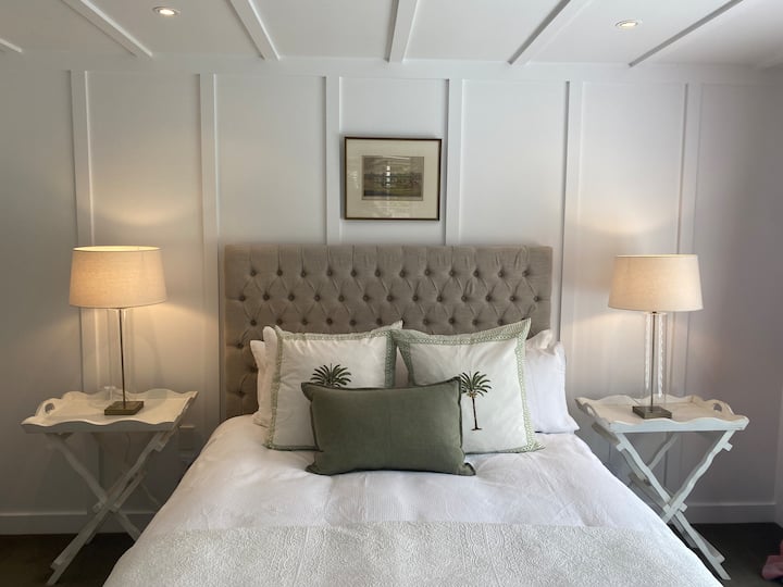 The River House
2 Bedroom Cottage
Bed & Breakfast - Havelock North