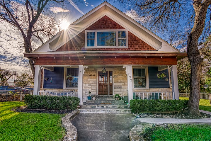 Casa Azul. Ideal For Groups Of 8+. 5bdr 4bath - San Antonio