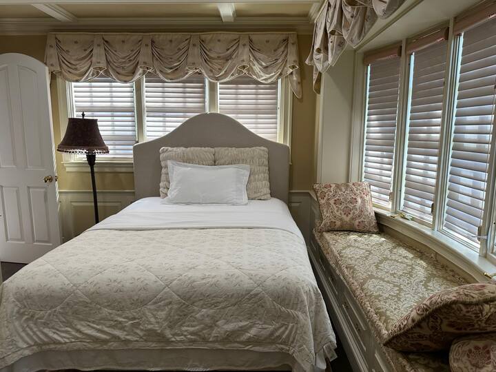 Boston Lexington Suite Queen Bed Private Full Bath - Lexington, MA