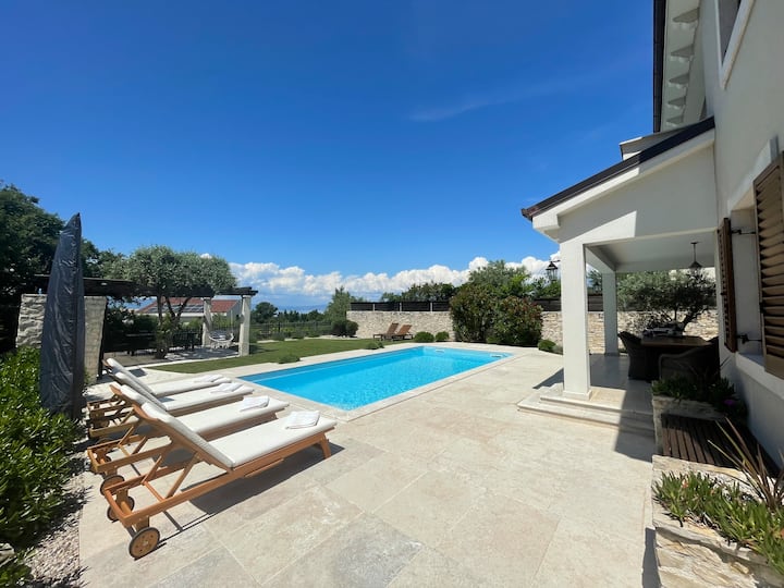 Holiday Home Villa Lia With Pool And Sea View - Malinska