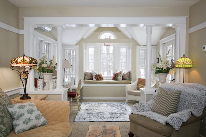 Classic Cottage, Modern Convenience. Dog Friendly. - Stowe, VT