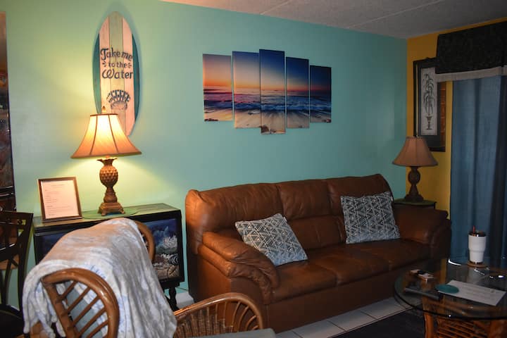 Beach Side Condo, 2br 2 Bath "Pure Sunshine" - St. Augustine Beach, FL