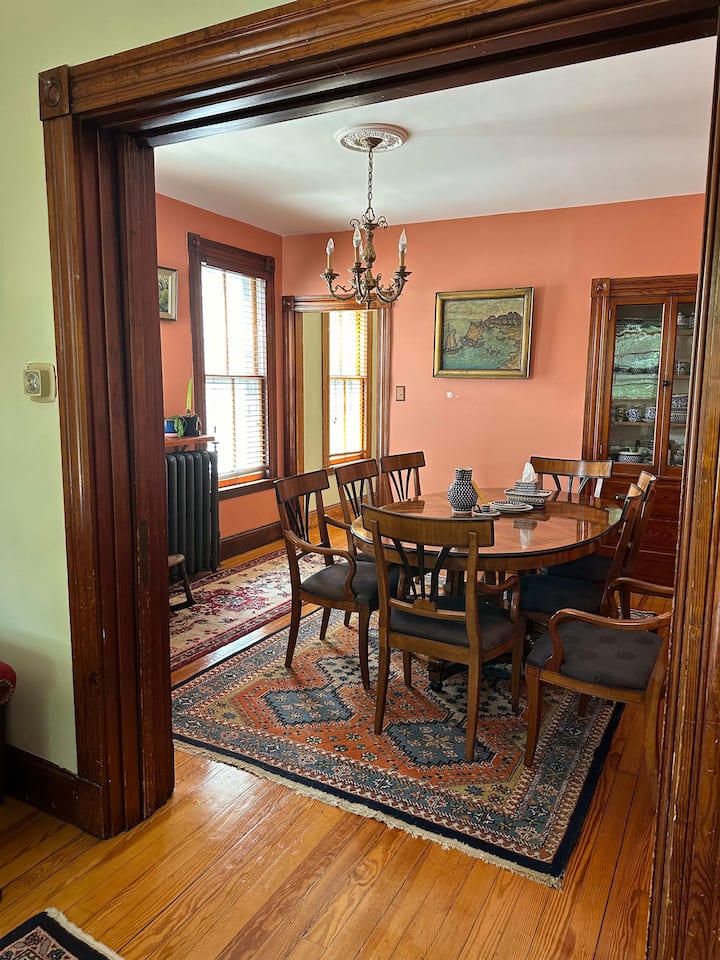 East Rock Apartment - New Haven, CT