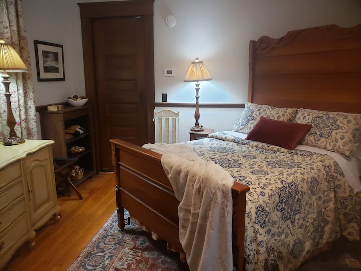 Clark House~cozy Studio - Kalamazoo, MI