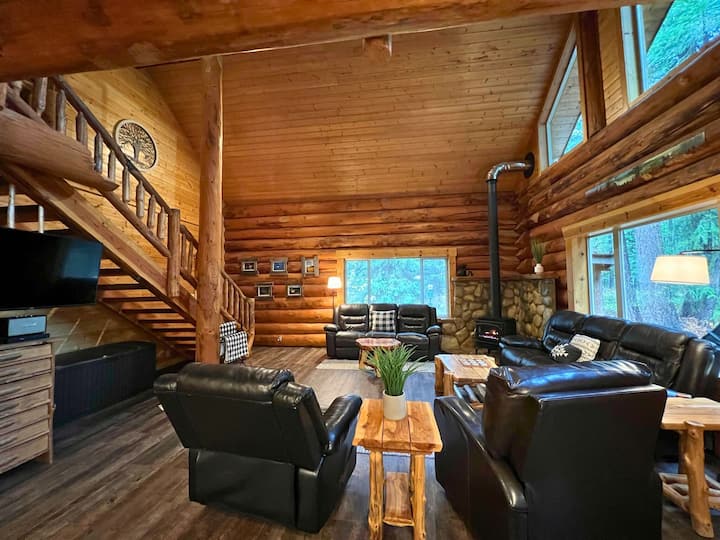 Custom Log Home | River Access | Hot Tub | Forest - Plain, WA