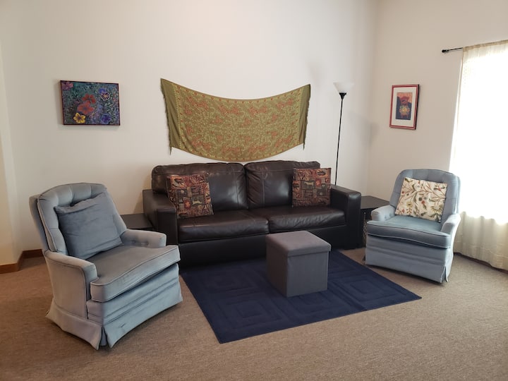 Spacious Close-in Mt Tabor Area Apartment - Portland, OR