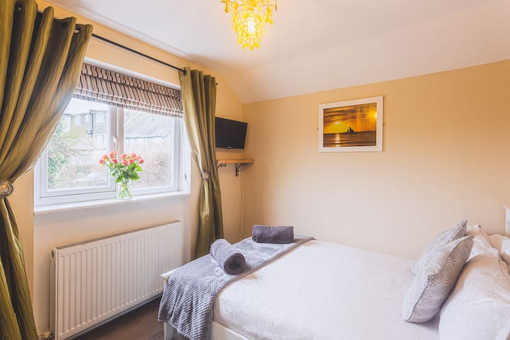 Smarties Guest House   Sennen Cove  Room 1 - Perranporth