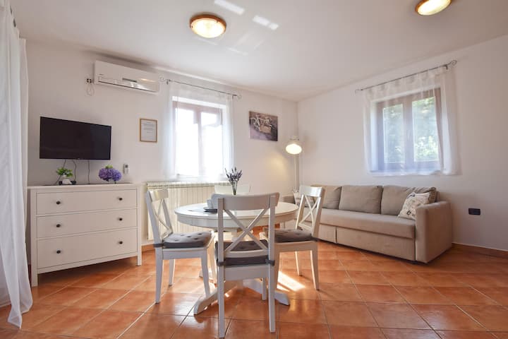 Cozy Ap. (Nr.2) For 2-4 With Garden Near Beach - Fasana