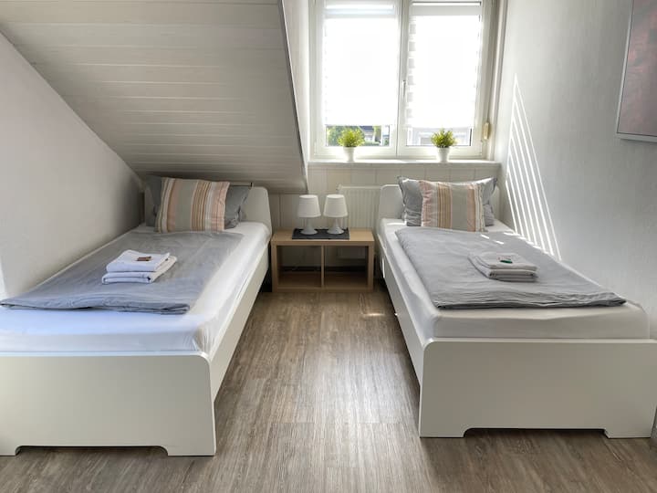 Villa Der Löwen: Room 2 (16m²) - 5km From Hh-ring - Speyer
