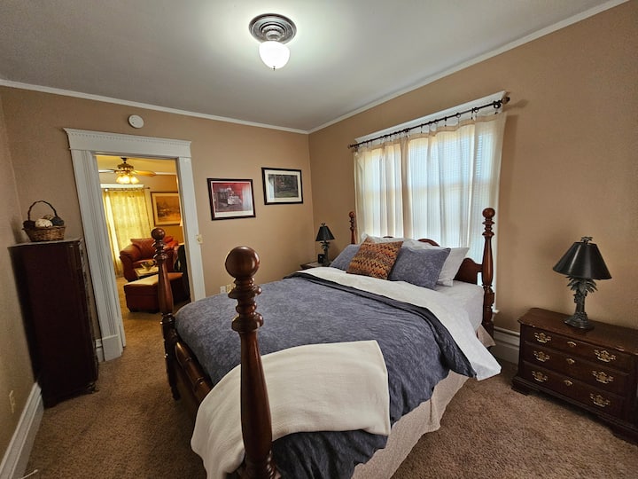 Clark House~west Bright Spacious 1 Bdrm Apt - Kalamazoo, MI