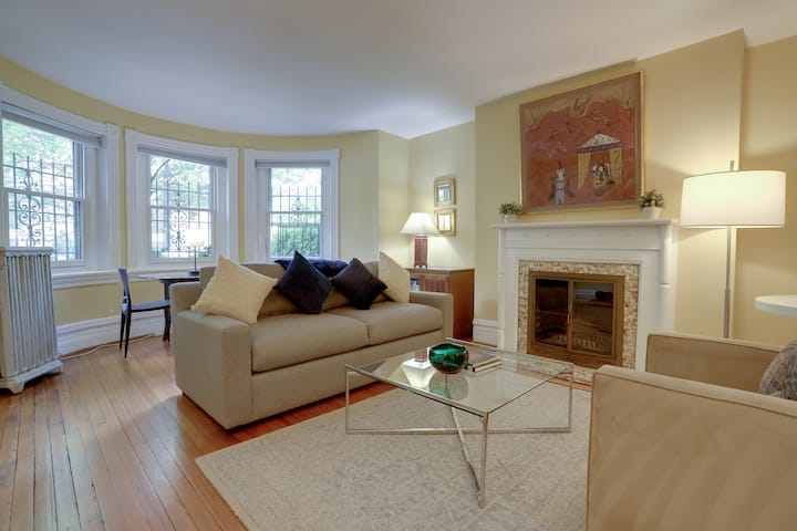 Adams Morgan: Walkscore98 40"tv Fast Wifi Spacious - American University, Washington