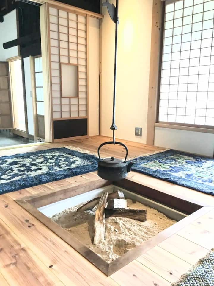 【一棟貸切】何人でも同一料金！囲炉裏も、星空も、Bbqも、焚き火も。田んぼが広がる古民家 - Izu