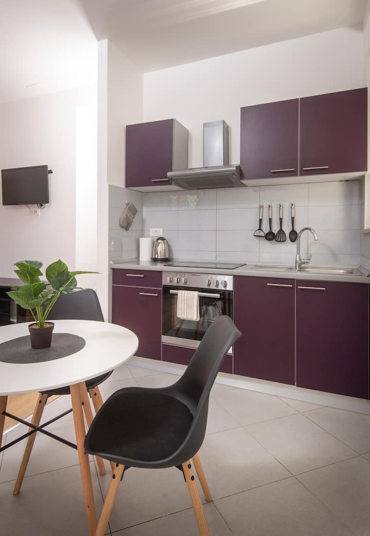Purple Studio Apartment In City Center - Split