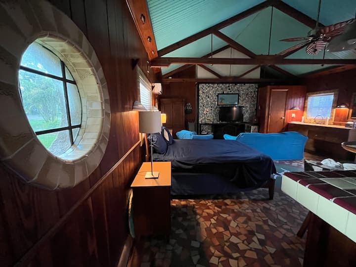 Private Tropical Studio Minutes From Dt Tampa - Tampa, FL