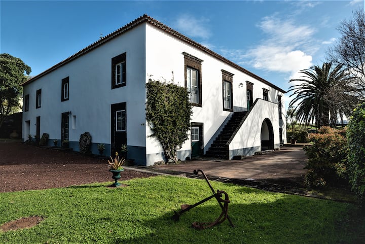 Upper Level @ Historic Manor House - Ponta Delgada
