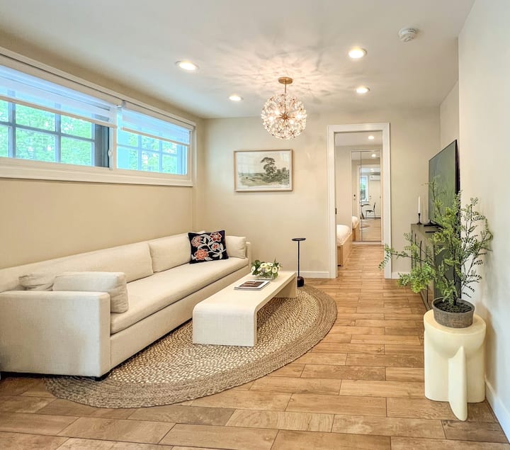 Escape From The City To Our Tranquil Hide Away. - Huntington, NY