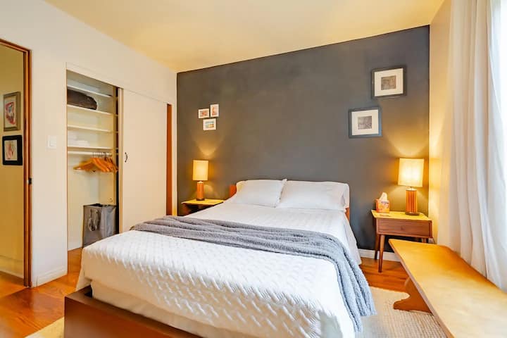 Private Room In House. - Torrance, CA