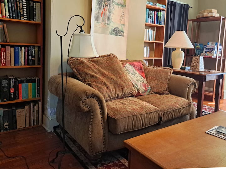 Writer/reader Retreat: Library, Fireplace, Study - Mount Washington State Forest, Mt Washington