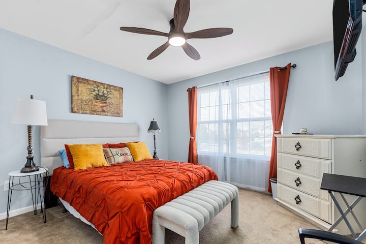 Cozy Private Bedroom With Private Bath - Belleville, IL