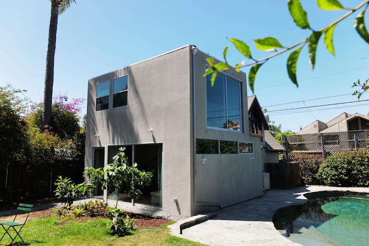 Modern Cozy Guesthouses.monicaca-n. Montana#215383 - Santa Monica, CA