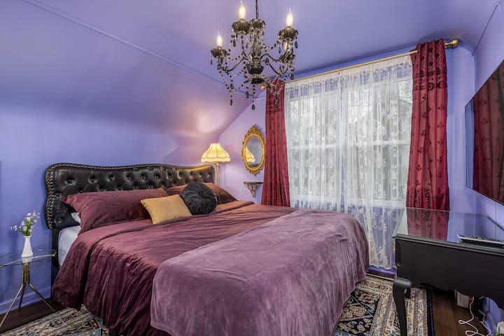 Colorful Vintage Bungalow Near Detroit W/ King Bed - Warren, MI