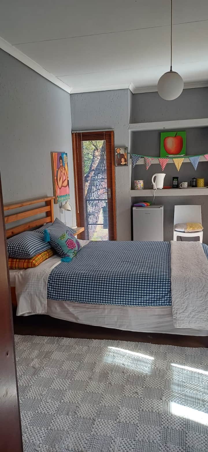 *Homely En Suite Veranda Room In Westcliff* - Johannesburg