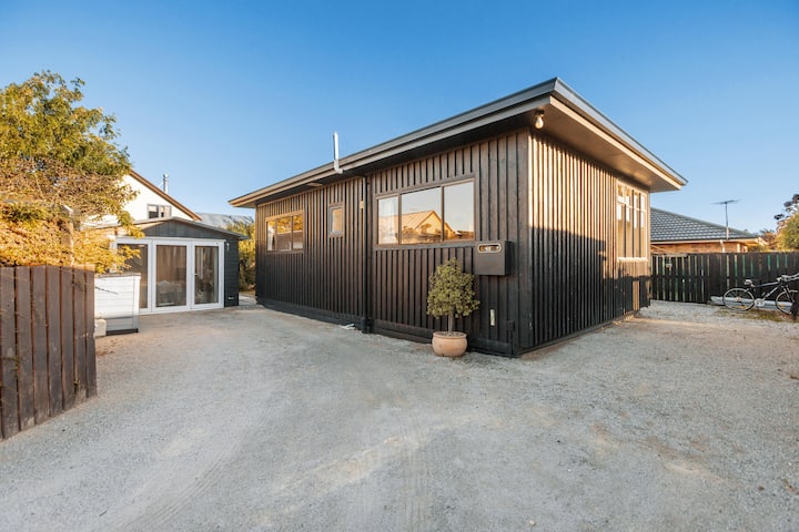 Charming Cromwell Bach By The Lake - Bannockburn, New Zealand