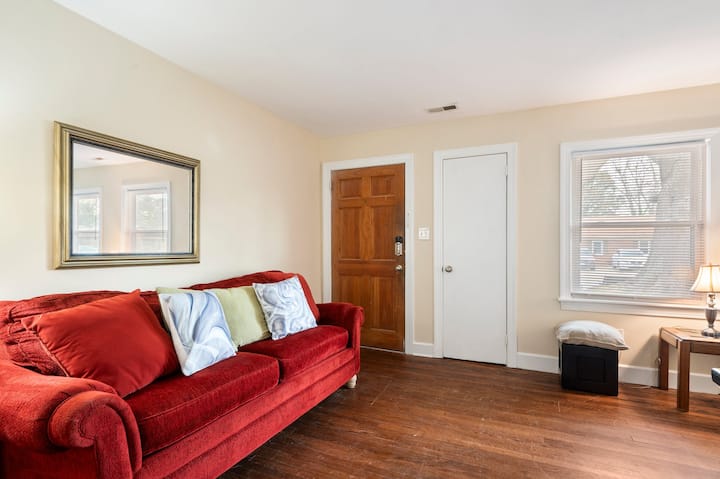 Two Bedroom Near Shipyard, Great Monthly! - Newport News, VA