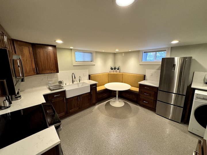 Newly Remodeled Studio W/ 2 King Beds By The Bluff - Portland, OR