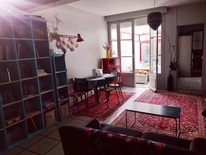 Appartement De Ville Spacieux Avec Cour Et Véranda - Royan