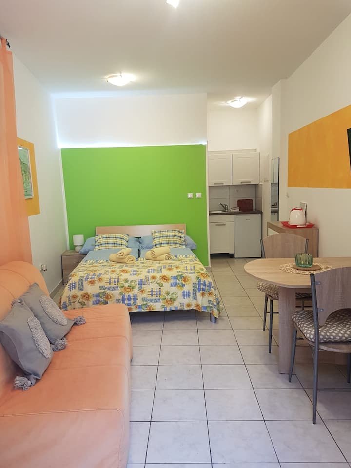 Studio Apartment In The Town Center - Makarska