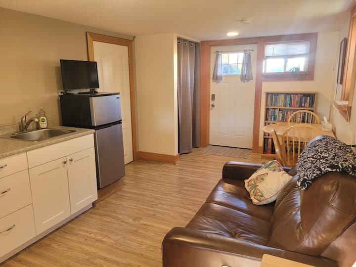 The Oak Suite - Victoria, Canada