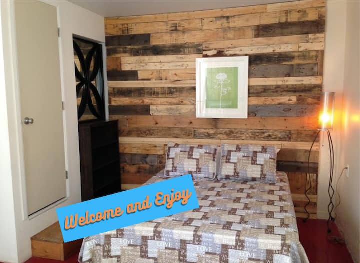 Private Exterior Entrance Plus/washer/dryer - Norwalk, CA